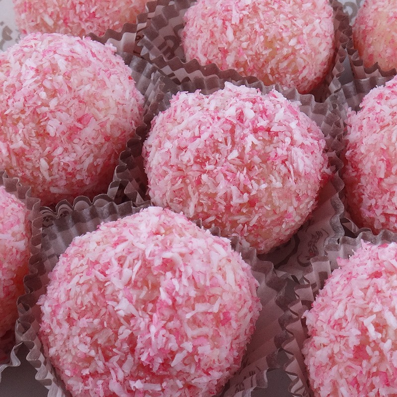 Brigadeiros de Côco Rosa (1/4 Kg)